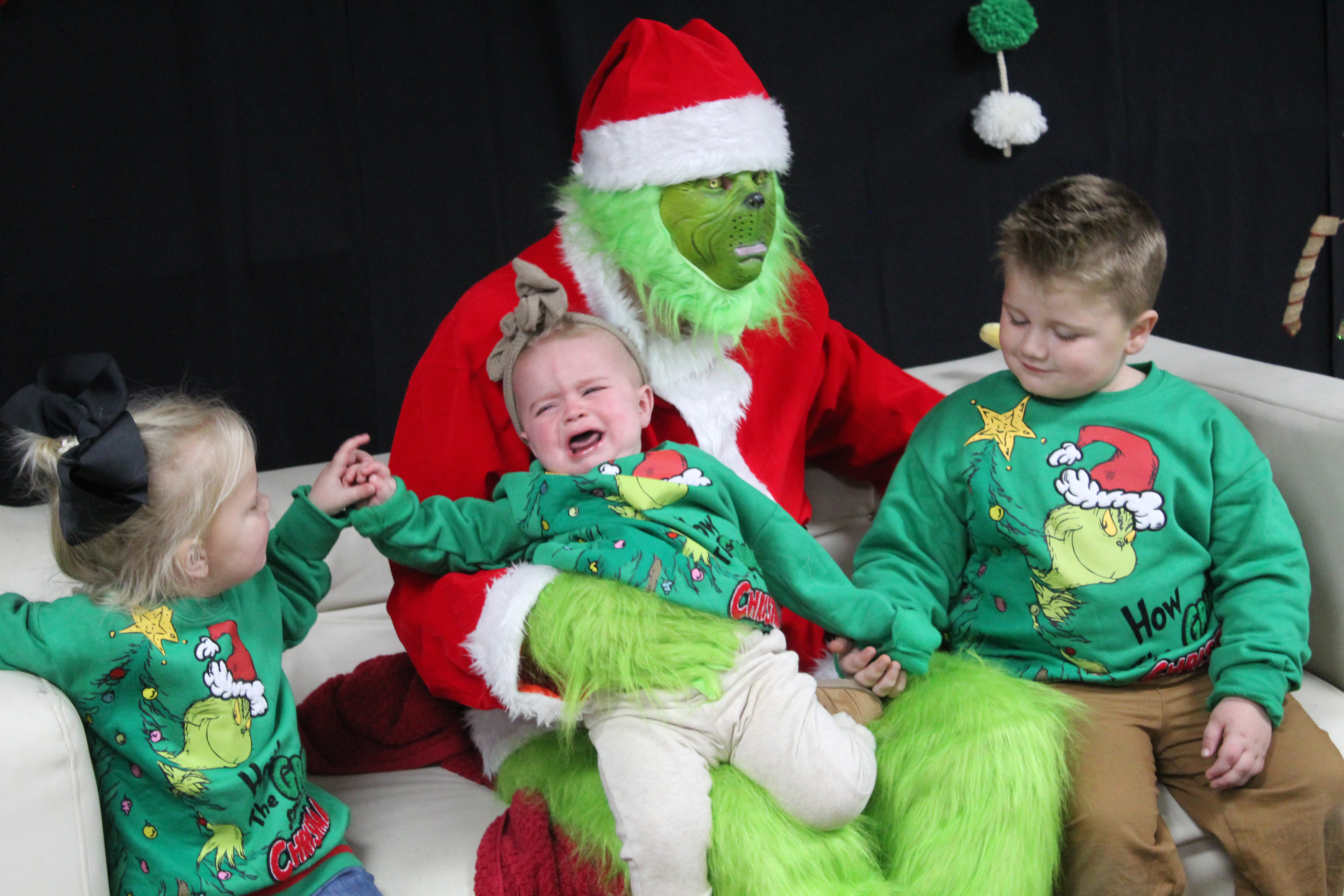 More Than 1,500 Attend Grinchmas Parade And Whoville | Countywide & Sun